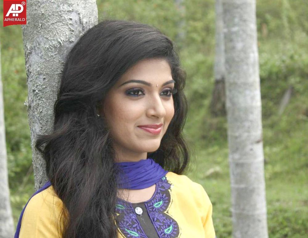 Aalamaram Movie New Stills