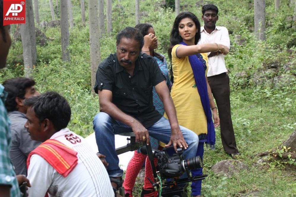 Aalamaram Movie New Stills