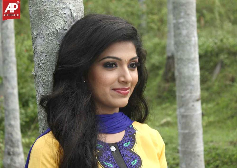 Aalamaram Movie Stills