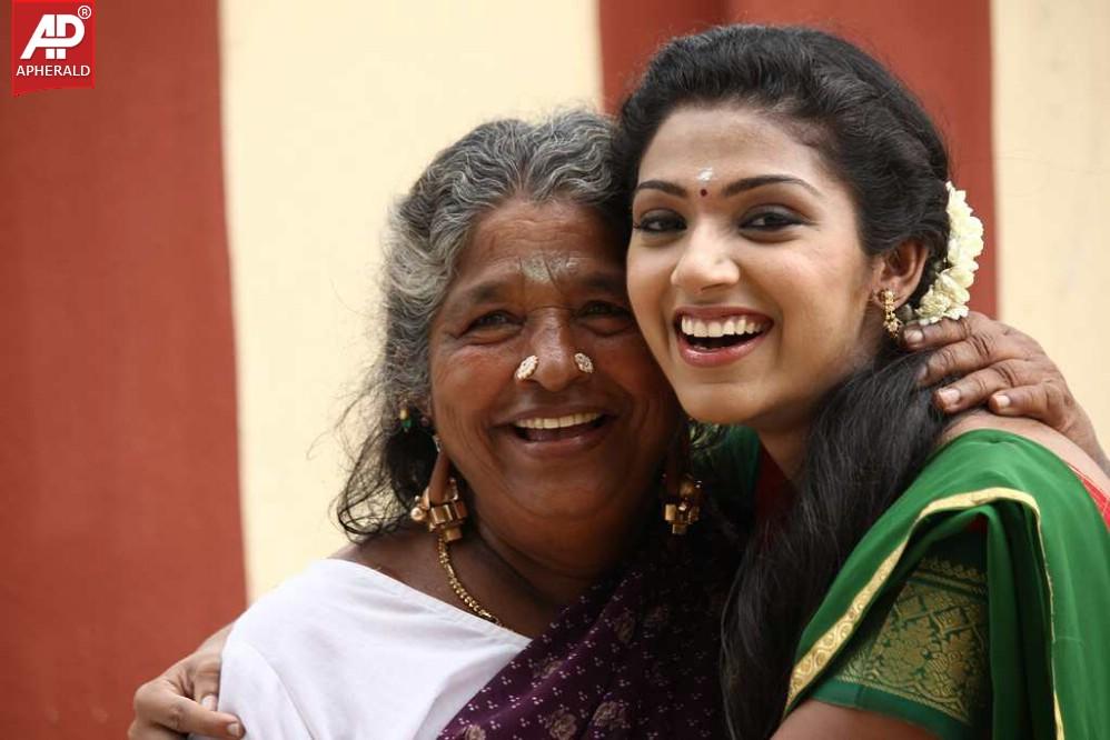 Aalamaram Movie Stills