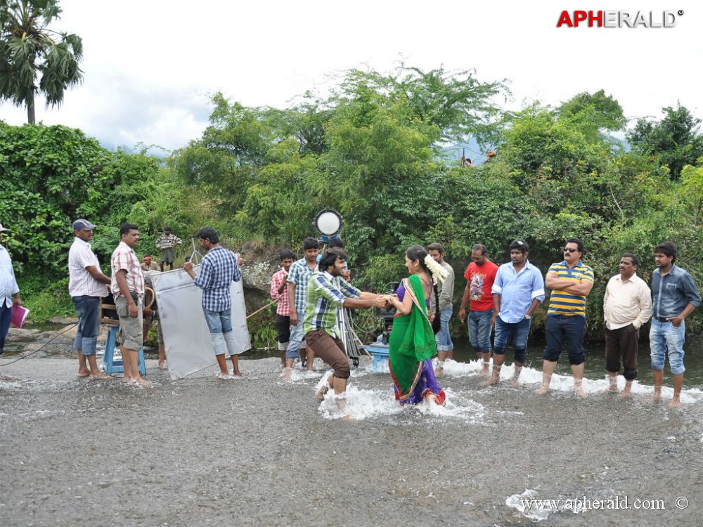 Chandrudilo Vunde Kundelu working stills
