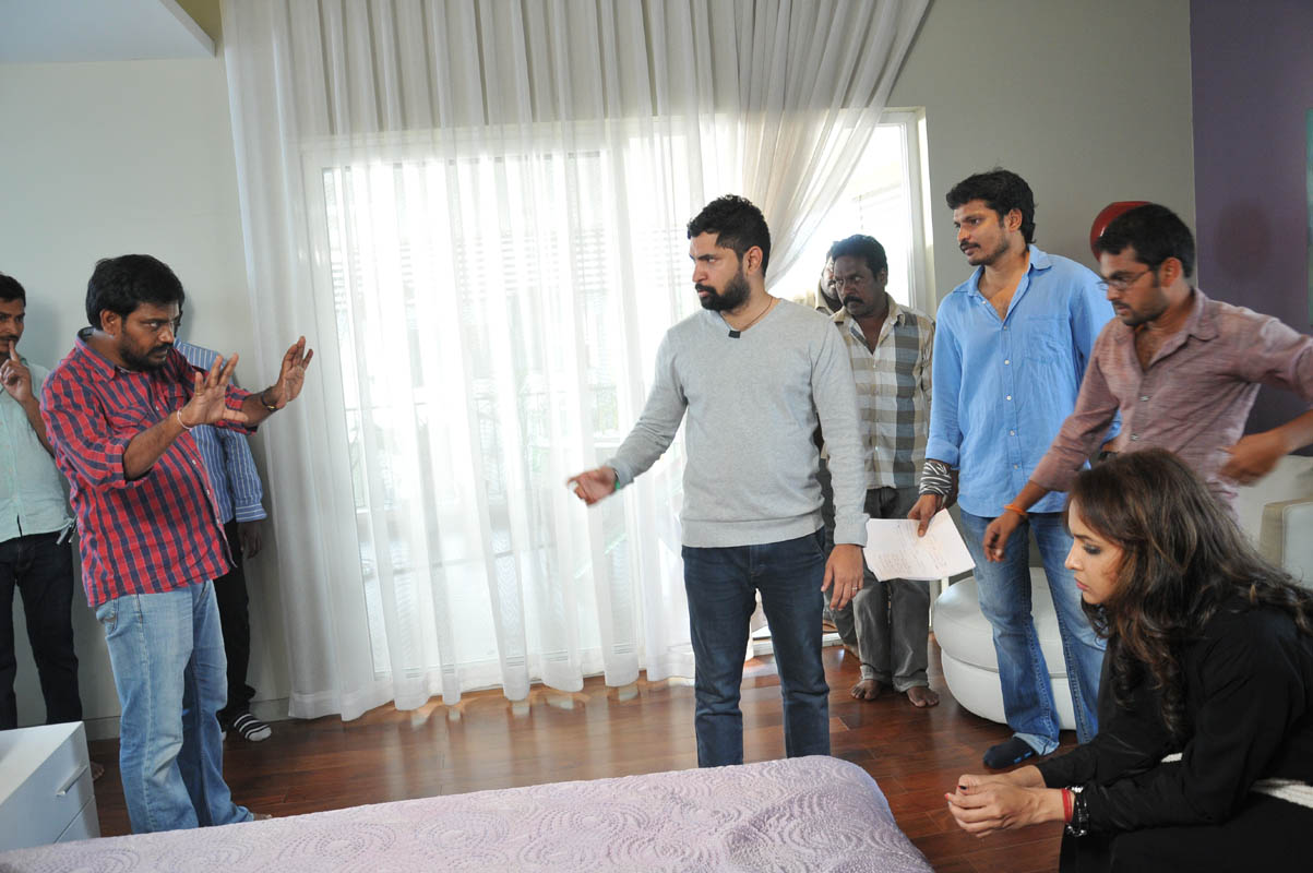 Dongaata Working Stills