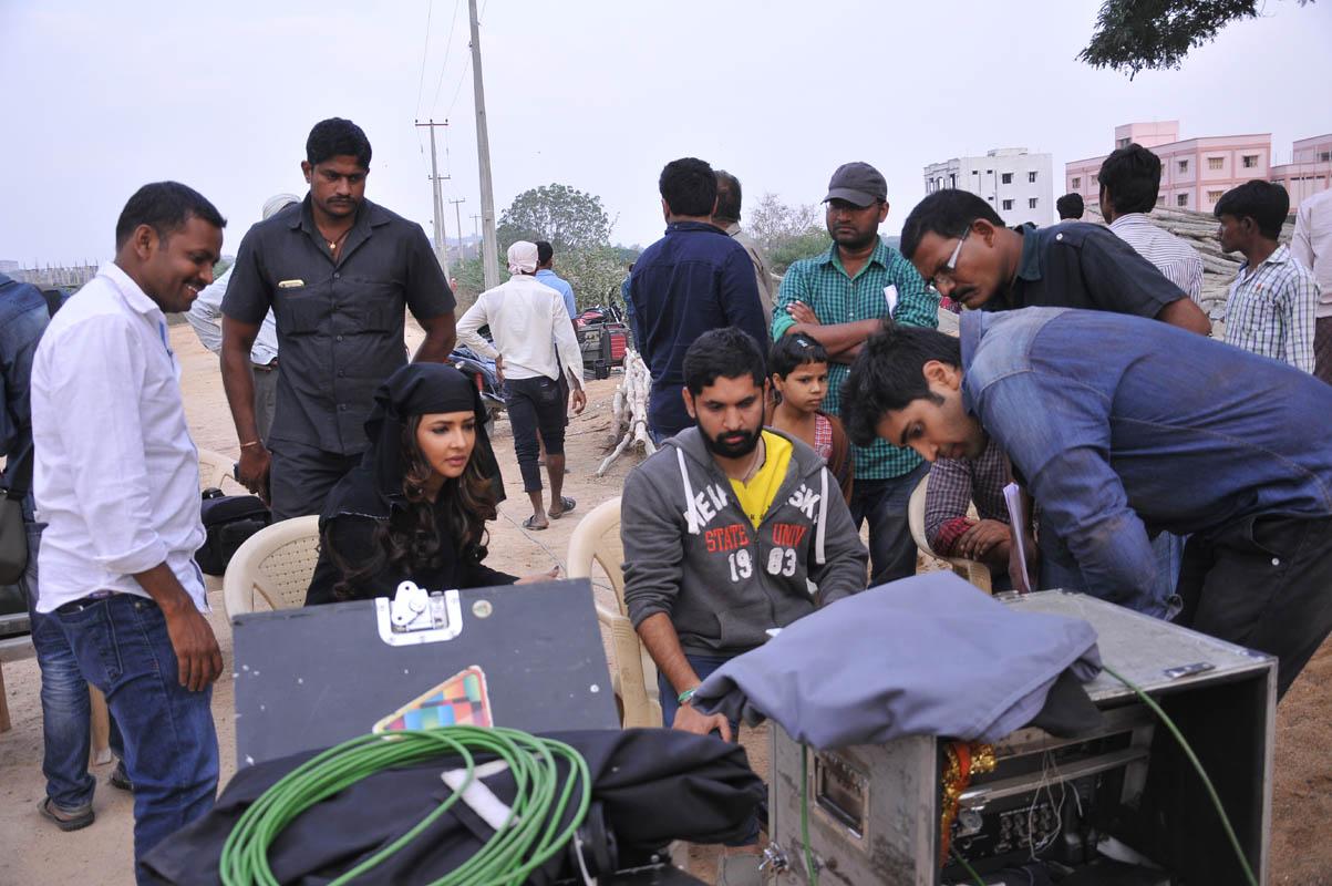 Dongaata Working Stills