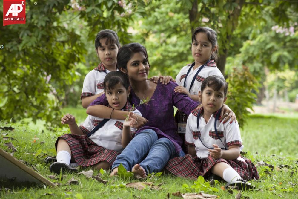 Enna Saththam Indha Neram Stills