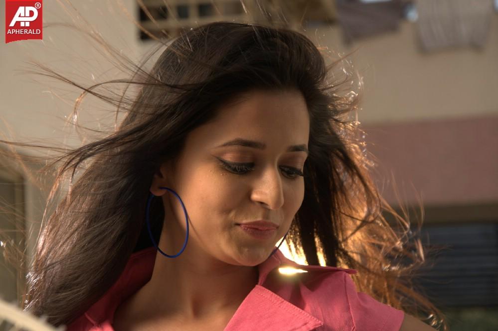 Golden Chance Movie Stills