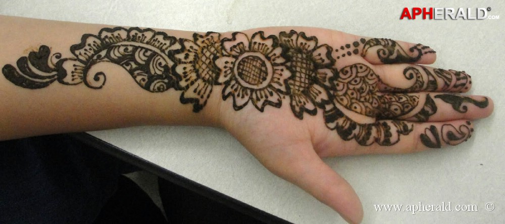 Indian Mehndi design Photos 1