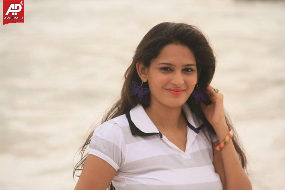 Inka Emi Anukoledu Movie Hot Stills