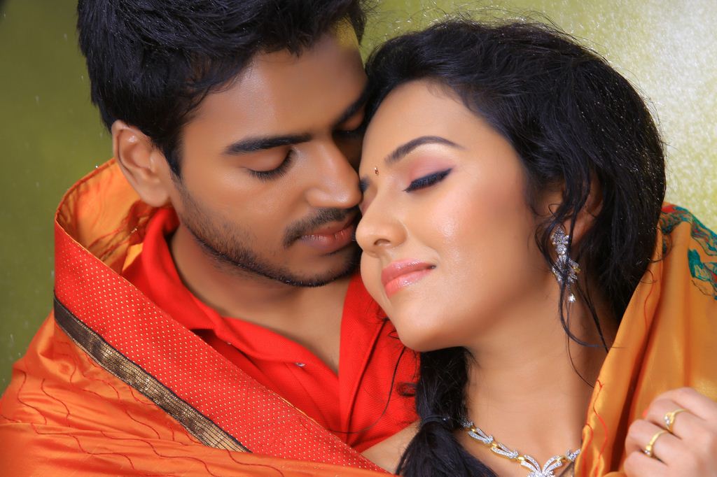 Onnume Puriyala Movie Stills
