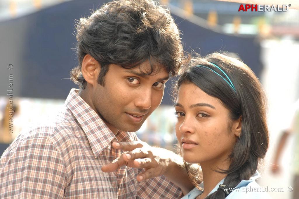 Ponmalai Pozhuthu Tamil Movie Stills