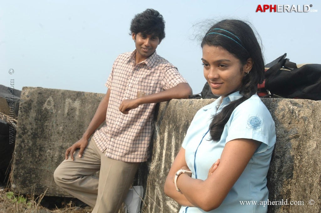 Ponmalai Pozhuthu Tamil Movie Stills