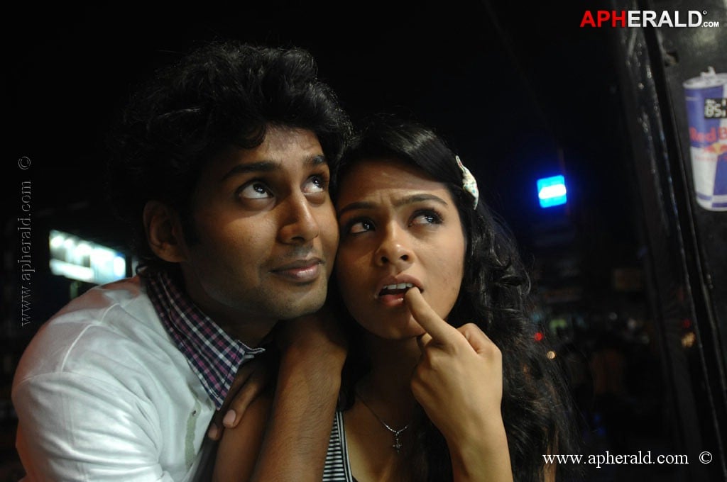 Ponmalai Pozhuthu Tamil Movie Stills