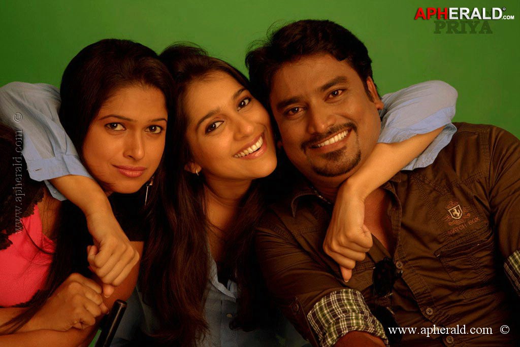 Priyamudan Priya Tamil Movie Pics
