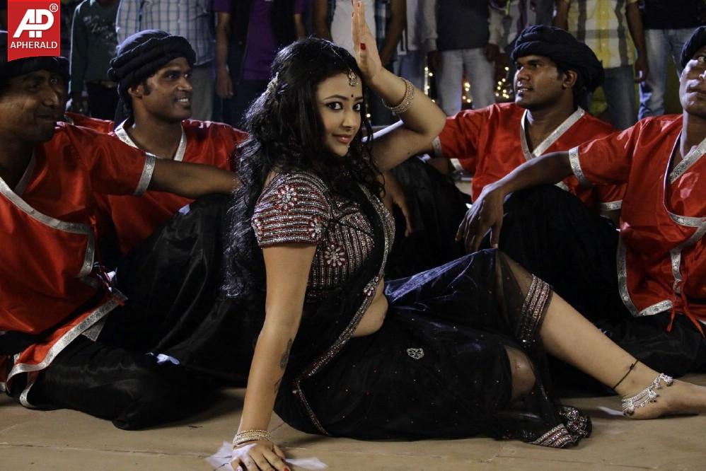 Punnami Rathri Movie Hot Images