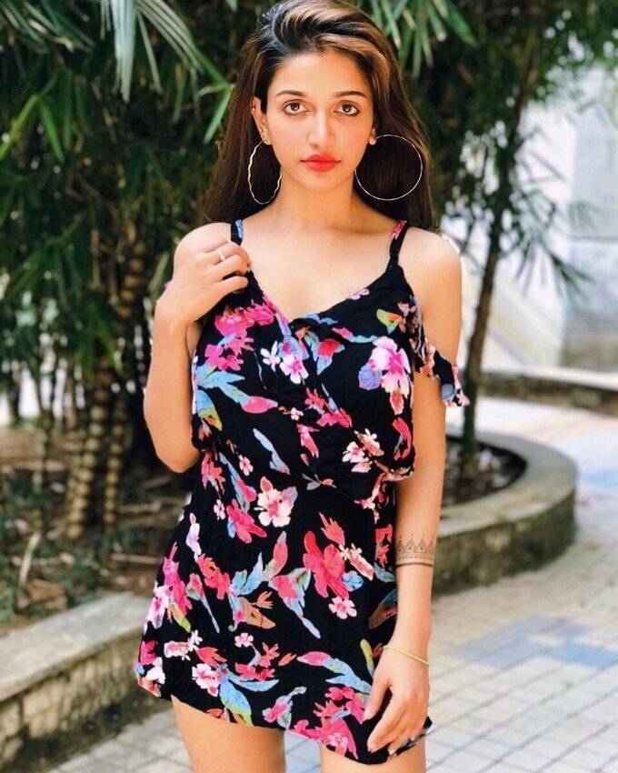 Actress And Model Anaika Soti Hot Sizzling Images