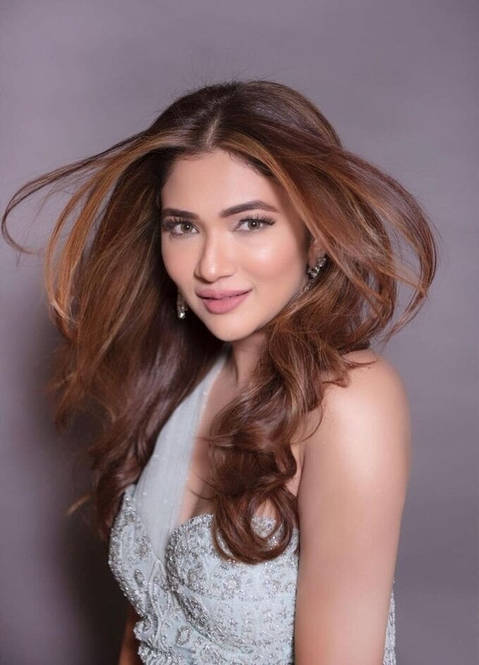 Ridhima Pandit Hot Photos