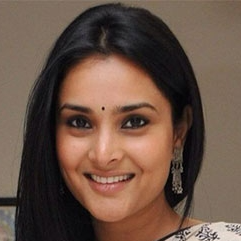 Hip Queen Ramya Pandian back with Low Hip Saree Photoshoot