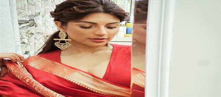 Shama Sikander s Viral Saree Snap.