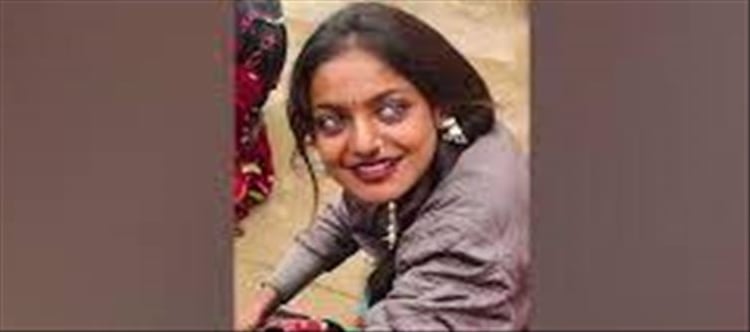 Mona Lisa Of Maha Kumbh: Garland Seller from Indore Captiva