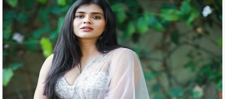 Hebba Patel shocking answer to netizen who asked about her