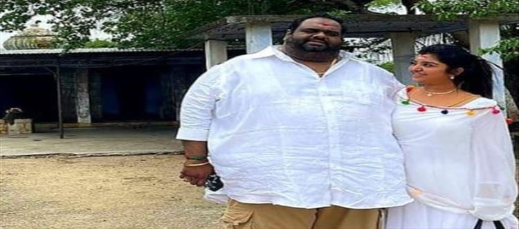 Fatman Ravinder enjoying Honeymoon on a private flight..