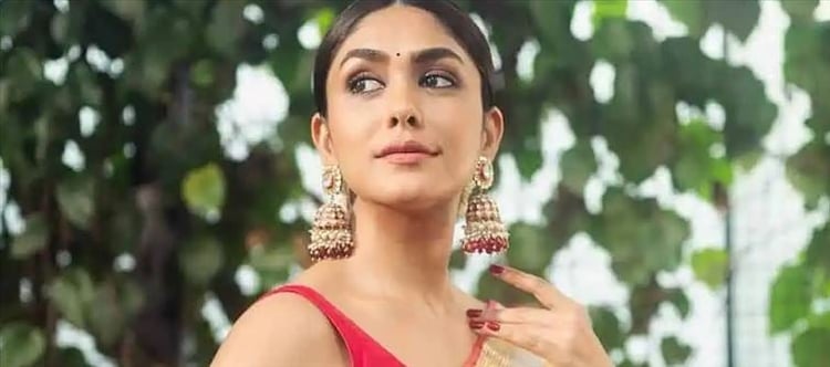 Mrunal Thakur Scores in Hi Nanna
