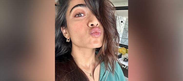 Rashmika shares Pout Selfie - Fans Zoom and Finds THIS