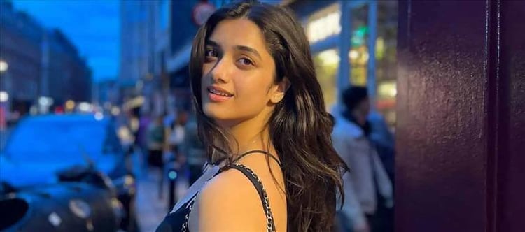 Why Ravi Teja is choosing very young Heroines