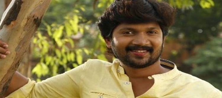 Young actor Vijay Vishwa went to the flood-affected areas..