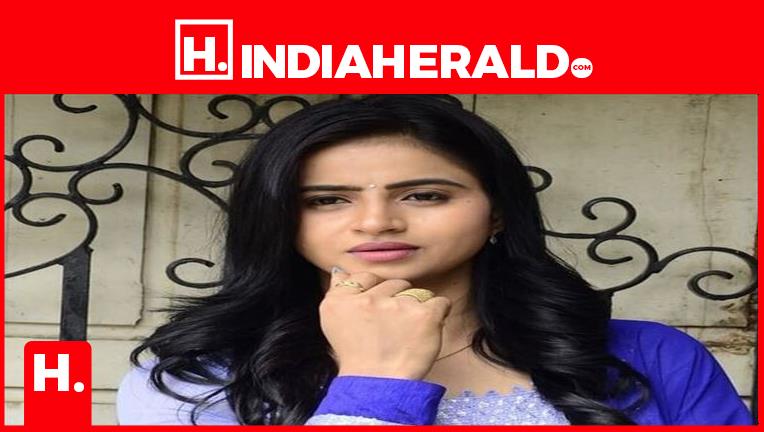 Naveena Reddy Hot Photos