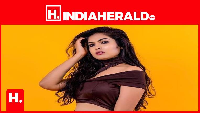 Actor Divi Latest New Pictures