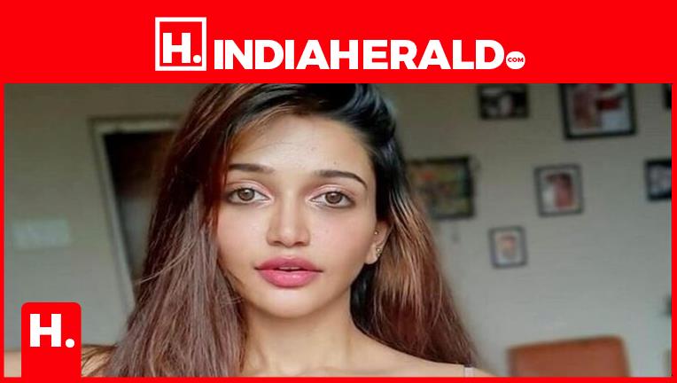 Actress And Model Anaika Soti Cute Images