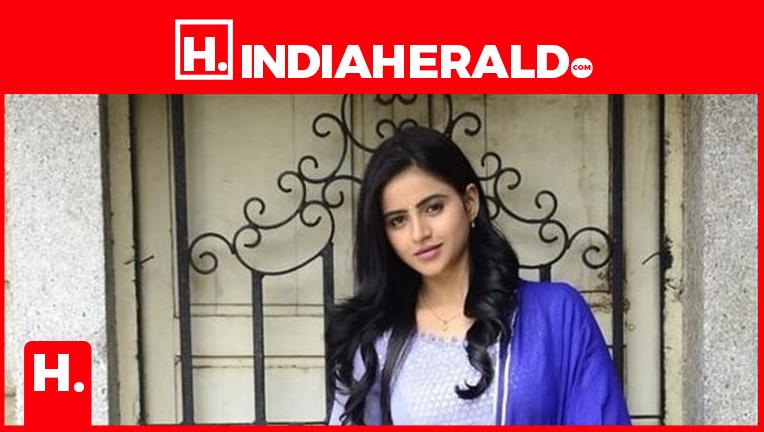 Actress And Model Naveena Reddy Image Collection