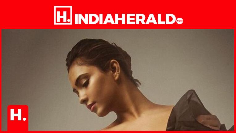 Actress And Model Pooja Banerjee Image Collection