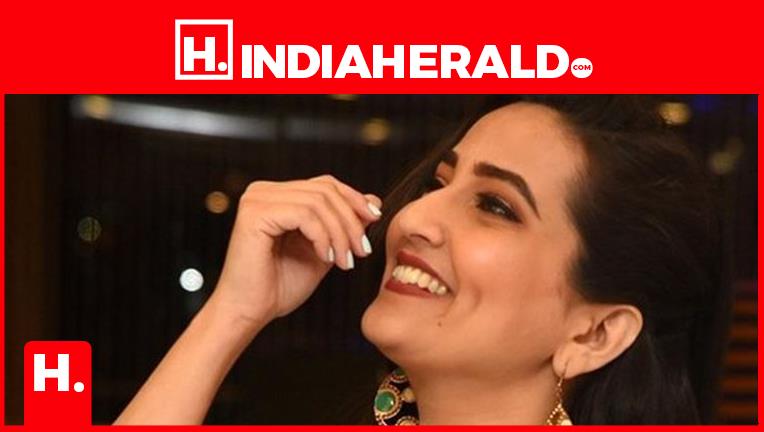 Anchor And Actress Manjusha Rampalli Stunning Images In Gre