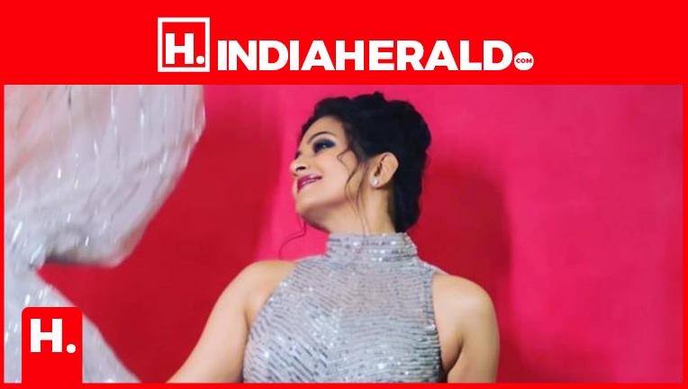 Dhee Priyamani Stunning Images