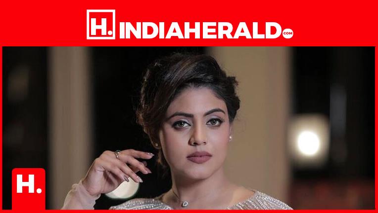 Iniya New Amazing Stills In Shoot