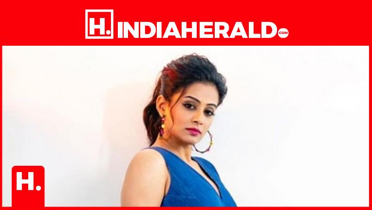 Priyamani Hot Photos In Dhee Show