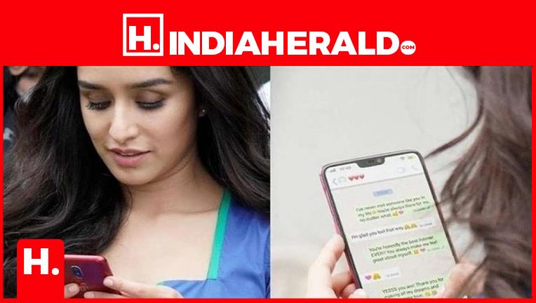 Actress Private WhatsApp Chat leaked by Paparazzi - Fans as