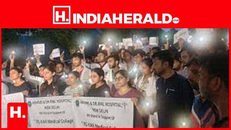 Candle march in Delhi against murder of a female doctor