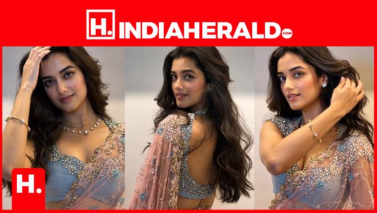 Cleavage & Curves on Display: Bhagyashree Serves Sultry Pas