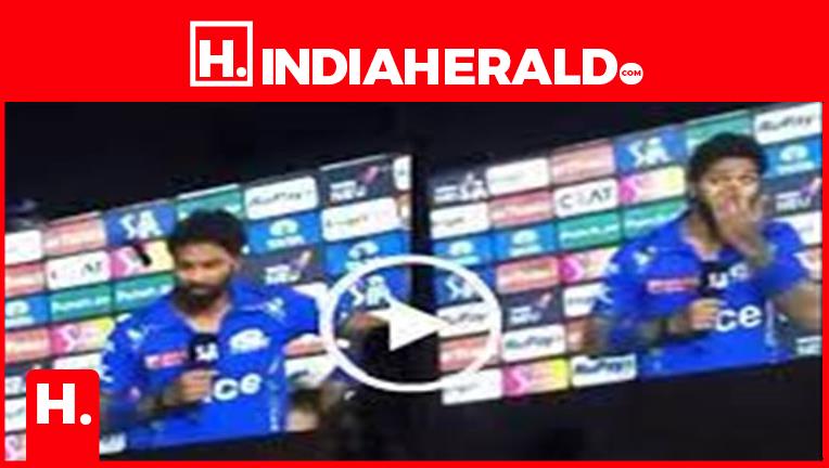 Fans throw Chappals on Hardik Pandya..