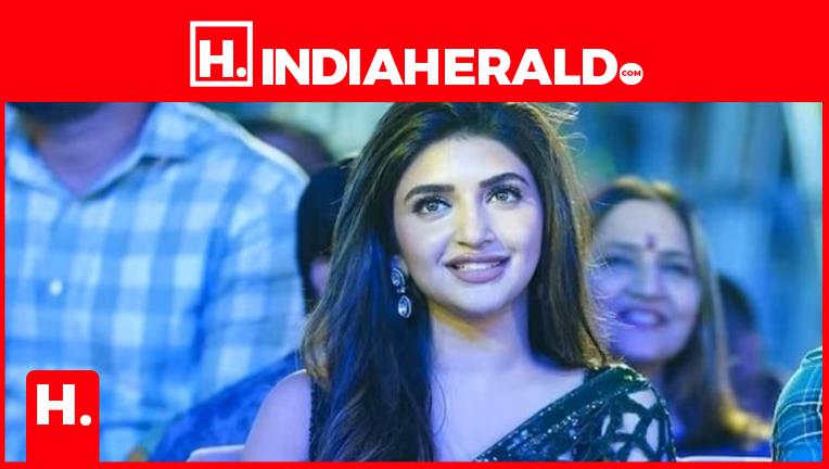Guess The Price Of The Saree Sreeleela Wore