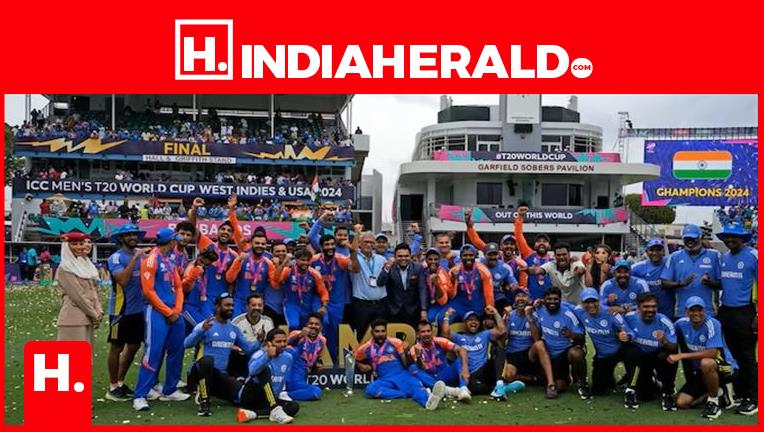 India have one final huddle after T20 World Cup celebrations