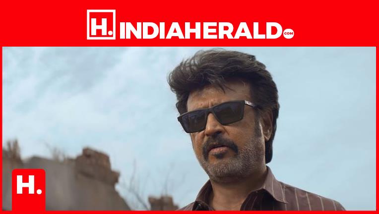 LEAKED VIDEOS - Rajinikanth spotted in a police uniform on
