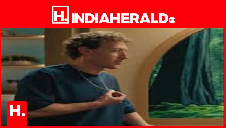 Mark Zuckerberg s strange gold chain..