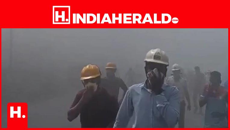 Modi s Safe India Myth Shattered: Toxic Gas Clouds Swallo