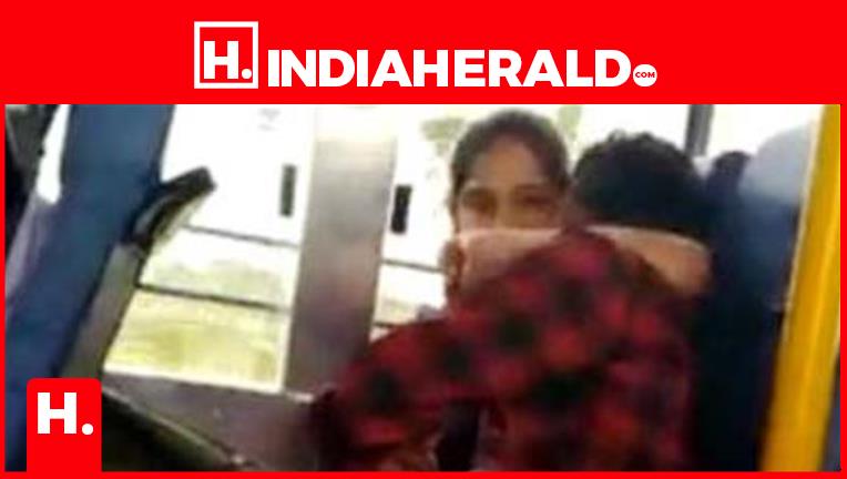 Mumbai - Couple Caught On Cam Having Séx Inside Moving Bus