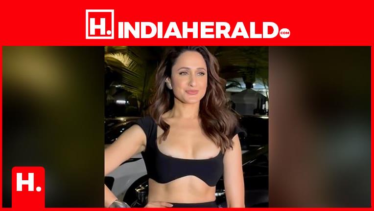 Oops Pragya Jaiswal Nip Slip - Intentional or Accident