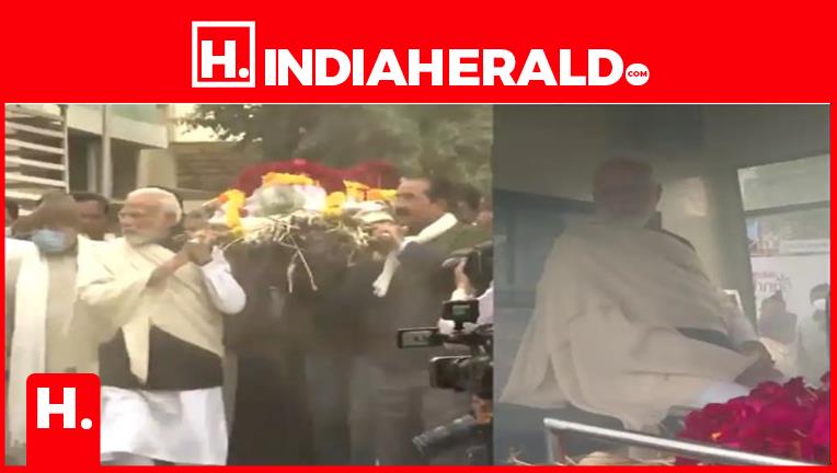 PM Modi carried his mother s body on his shoulders...