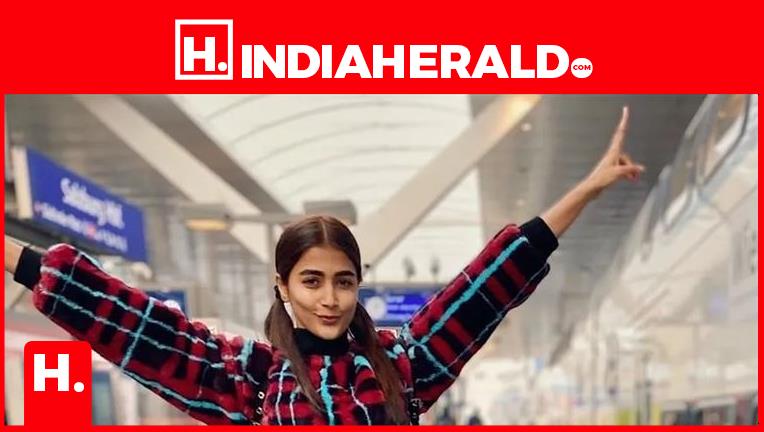 Pooja Hegde Reveals She s an Introvert and Very Shy Type